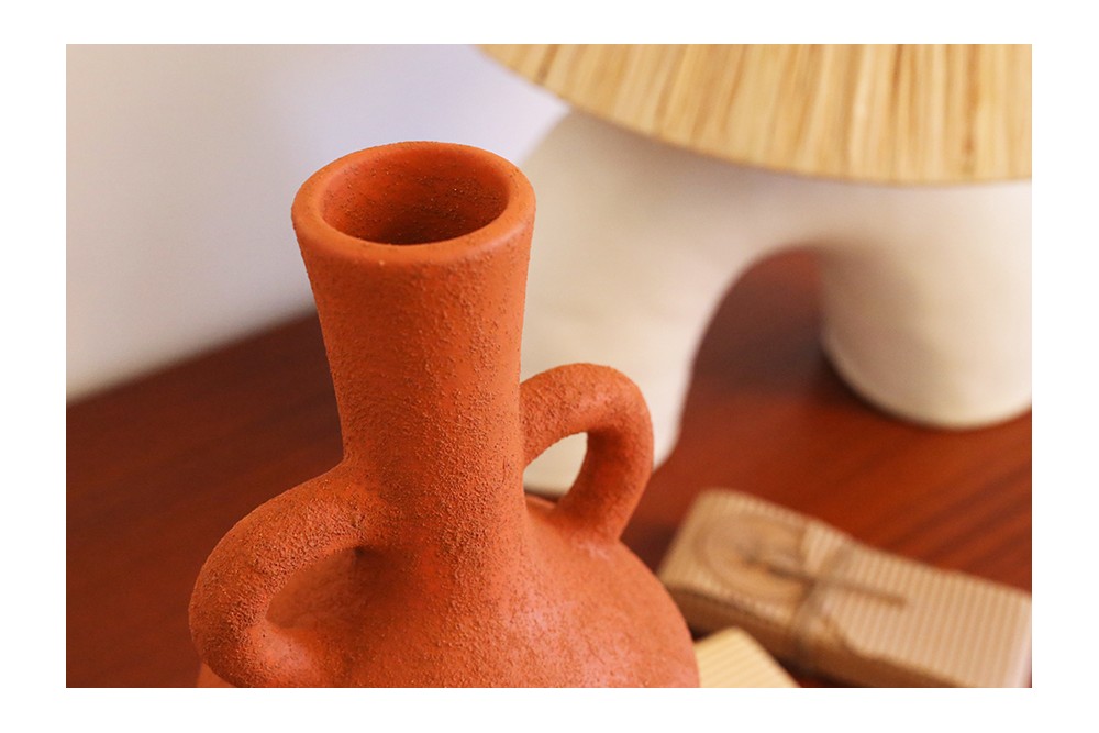 Petit vase en céramique terracotta. Fait-main au Maroc.