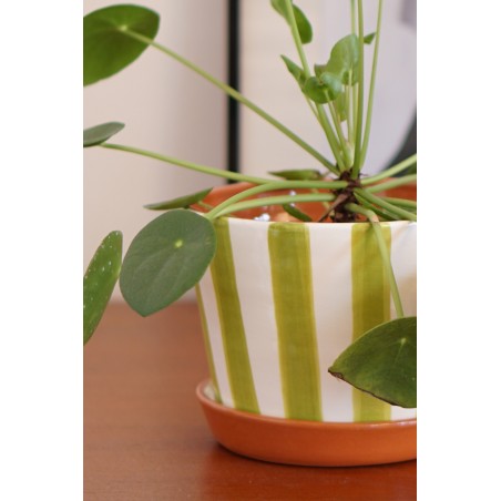 Cache-pot vert et blanc en céramique fabriqué de façon artisanale au ...