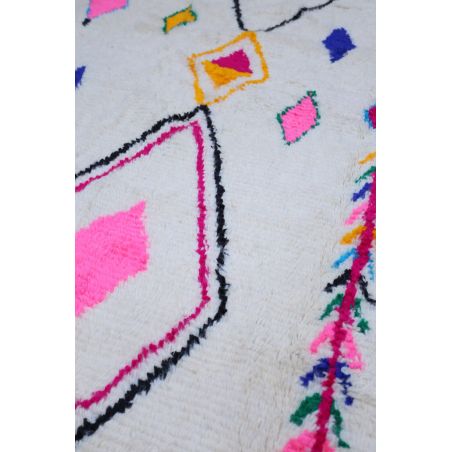 Grand tapis berbère Azilal blanc beige avec des motifs en vert marron ...