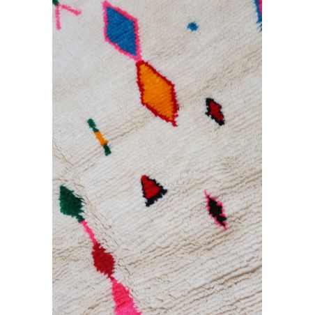 Grand tapis berbère Azilal blanc beige avec des motifs en vert marron ...